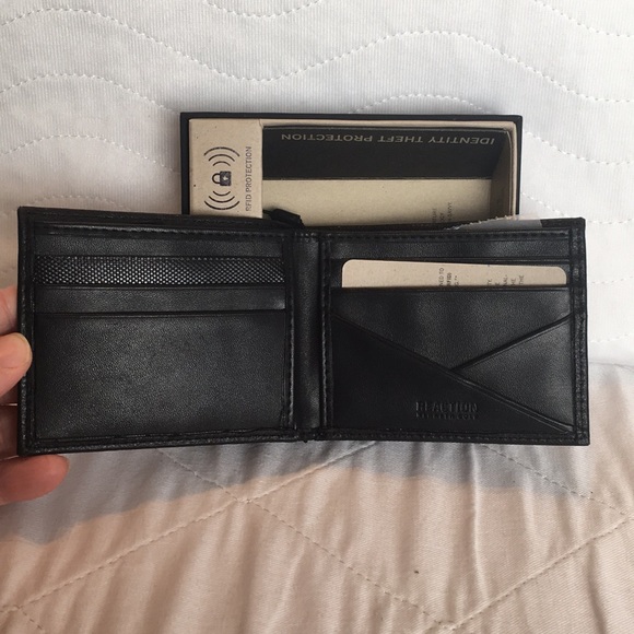 Kenneth Cole Reaction | Bags | Kenneth Cole Mens Bi Fold Black Wallet ...